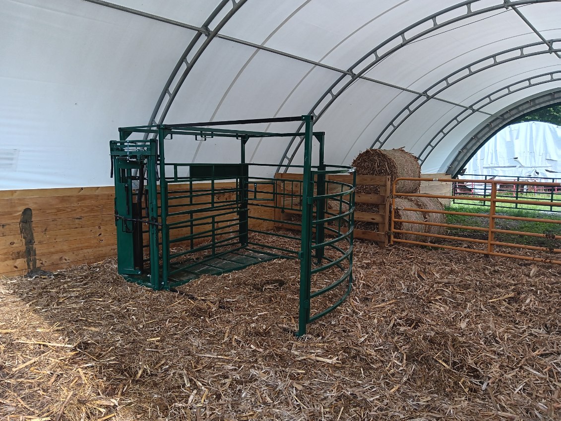 E-Series Half Circle Calving Pen - USA | Lakeland Farm and Ranch Direct